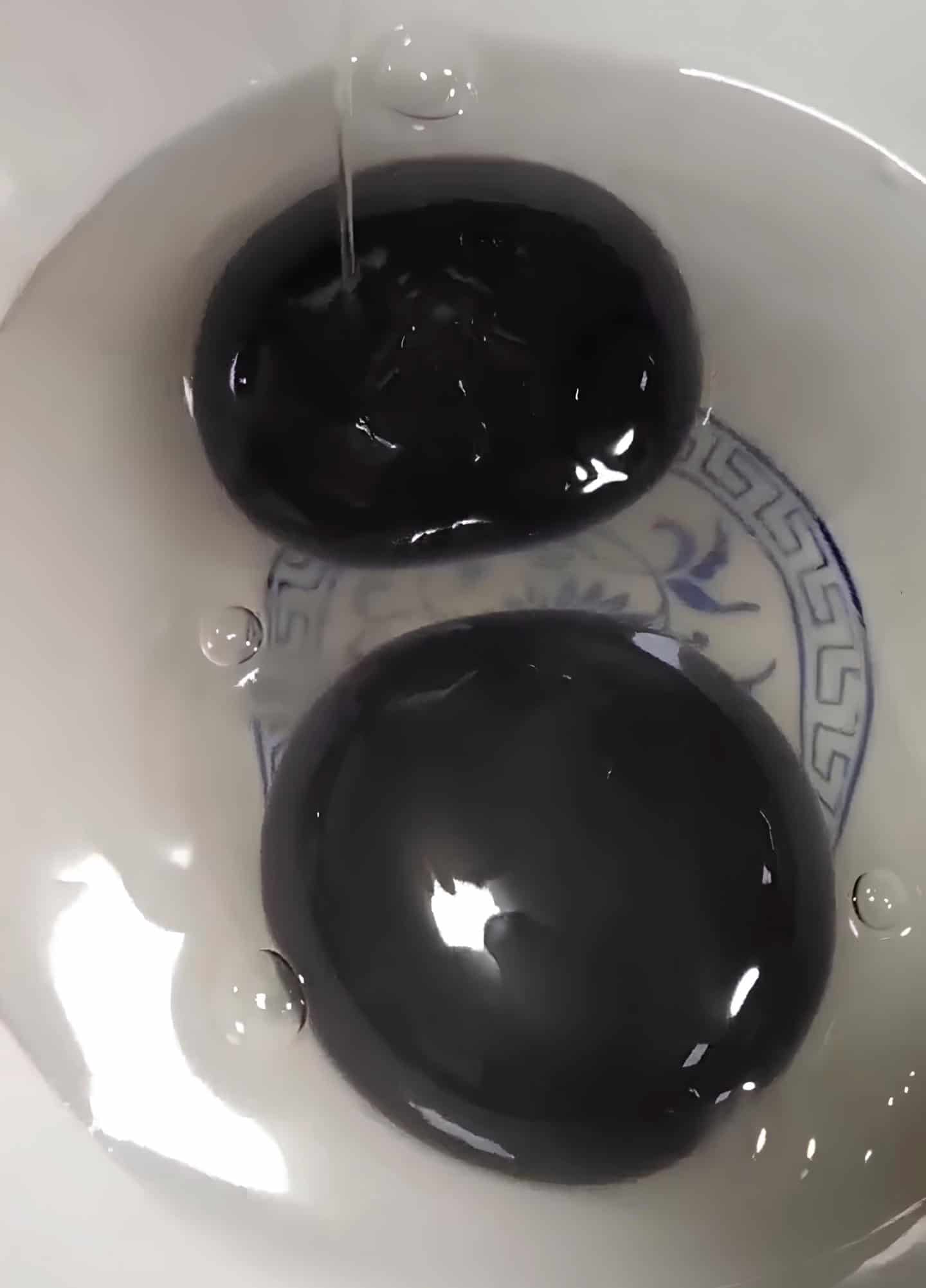 Black Egg Yolks Explained: Causes & Safety Concerns